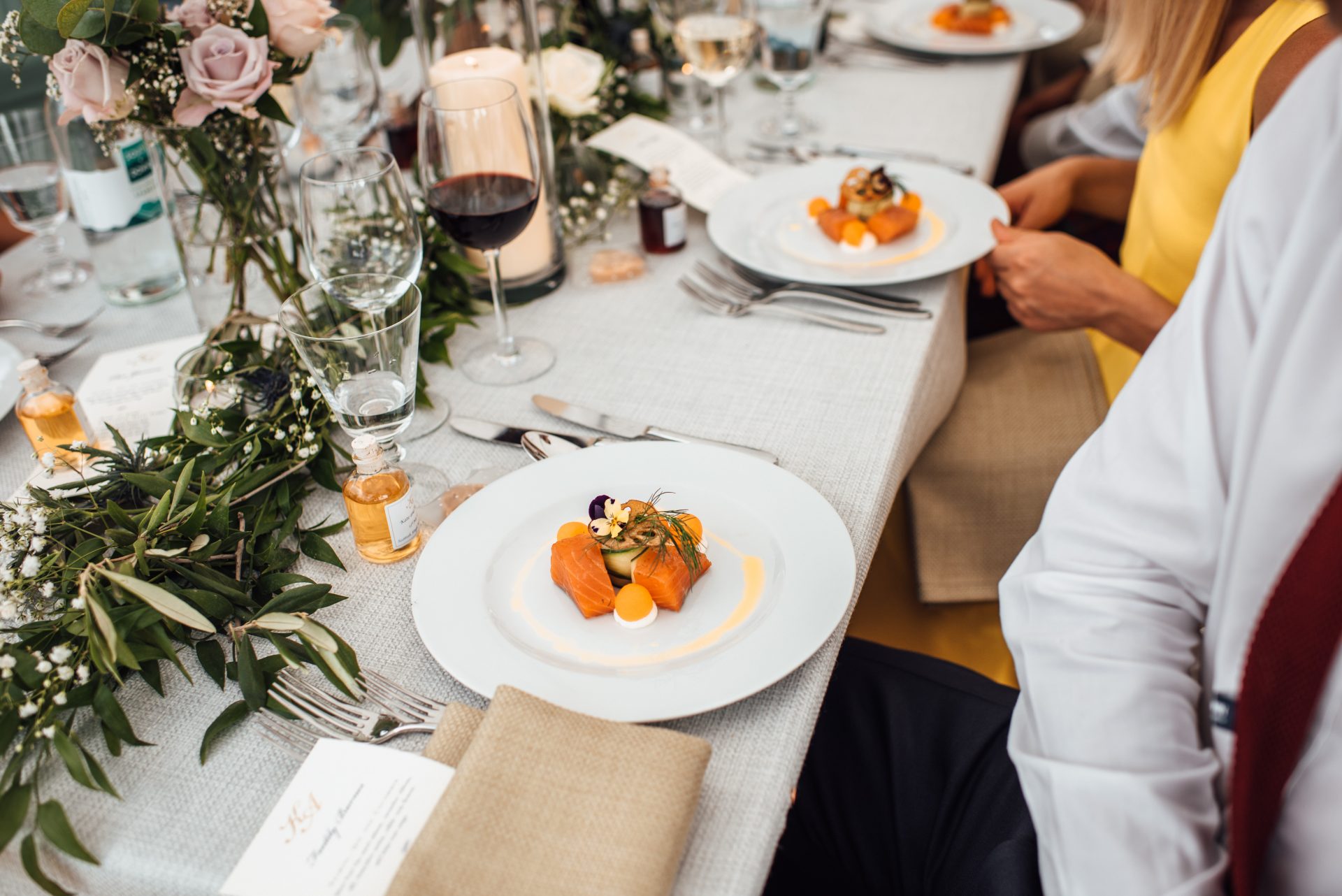 10 Tips for planning your marquee wedding - Shades Canvas